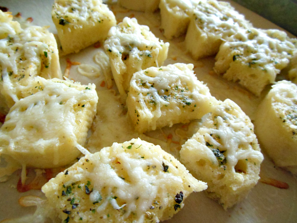 Cheesy Garlic Croutons - Tastefully Eclectic