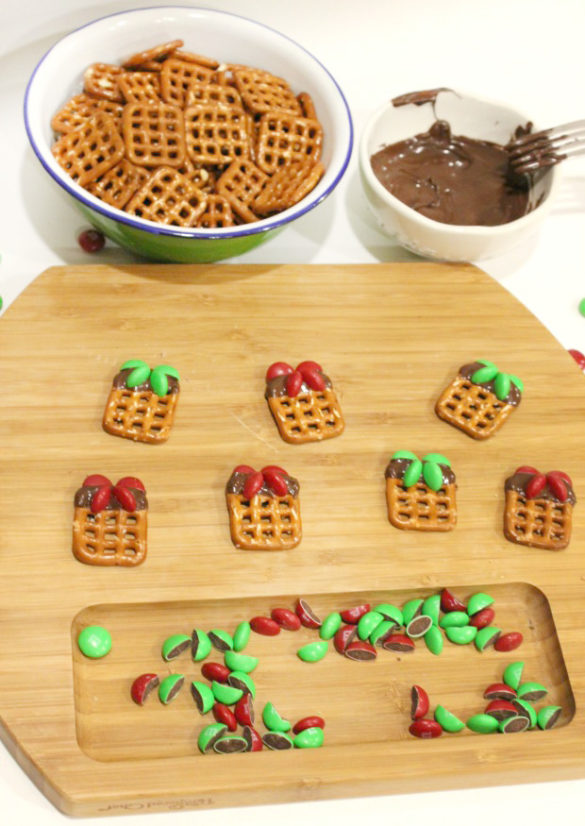 Melt_Chocolate_Dunk_Pretzels - Tastefully Eclectic